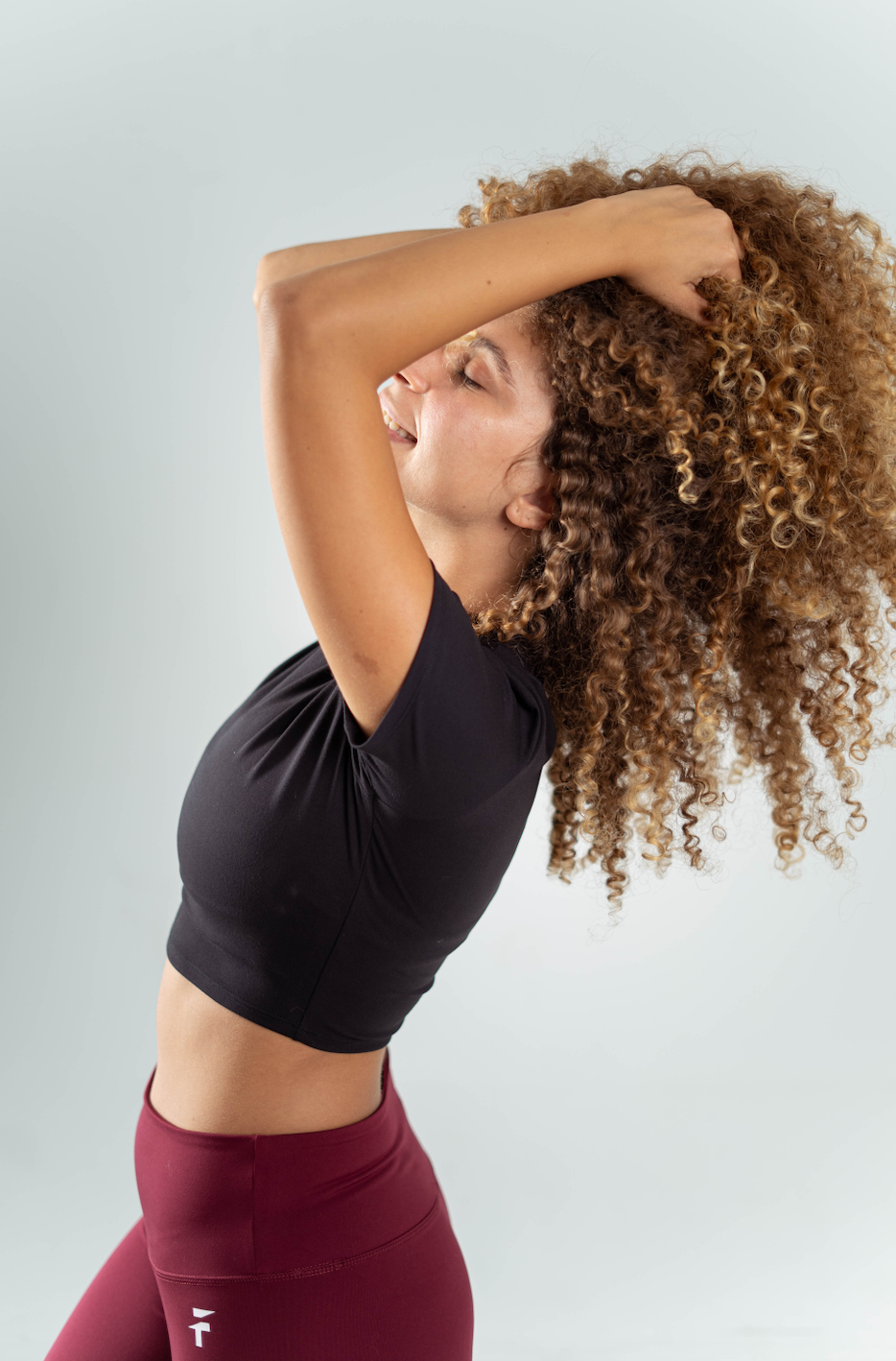 ULTRA SOFT ESSENTIAL CROP TOP - Black – FIT TRIBE